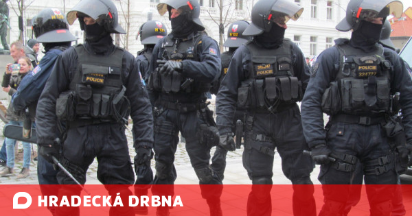 Stovky policistů budou hlídat středeční protesty v Praze. Opět ...
