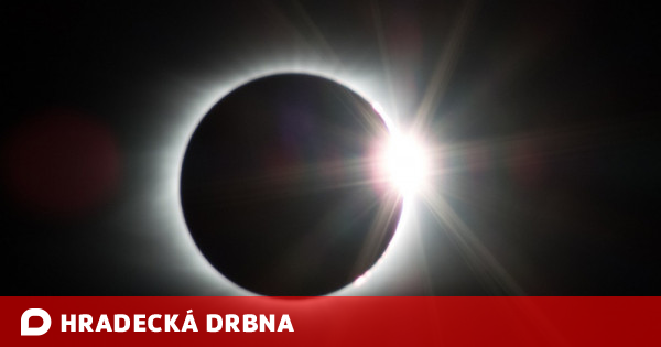 Čtvrteční obloha nabídne částečné zatmění Slunce. Při pozorování si ...