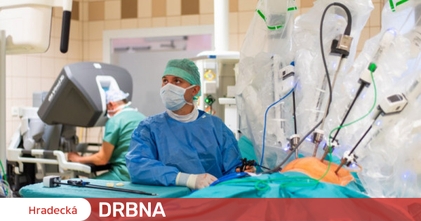Hradecká nemocnice plánuje rozšířit své možnosti robotických operací
