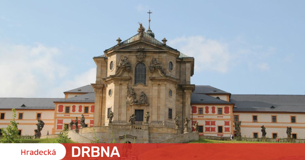 V Kuksu na Trutnovsku opravují sochu z dílny Matyáše Bernarda Brauna