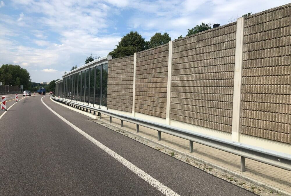 Hluk z dálnice D35 na okraji obce Čeperka přesahuje hlukové limity