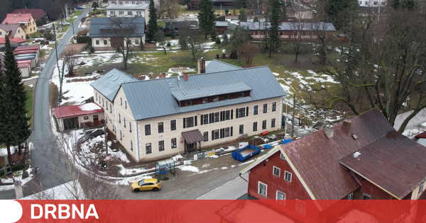 Hradecký kraj řeší, co s budovou dětského domova v Sedloňově. Dděti se
