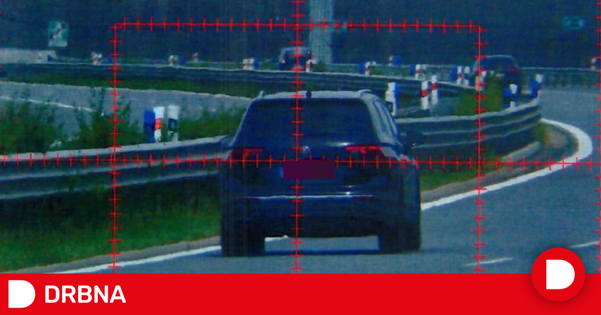 Řidič na D11 překročil rychlost o 56 km/h. Přišel o řidičák