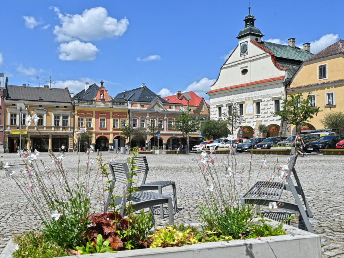 Zdravé město Dvůr Králové nad Labem vybírá nové logo. Hlasovat můžete ...