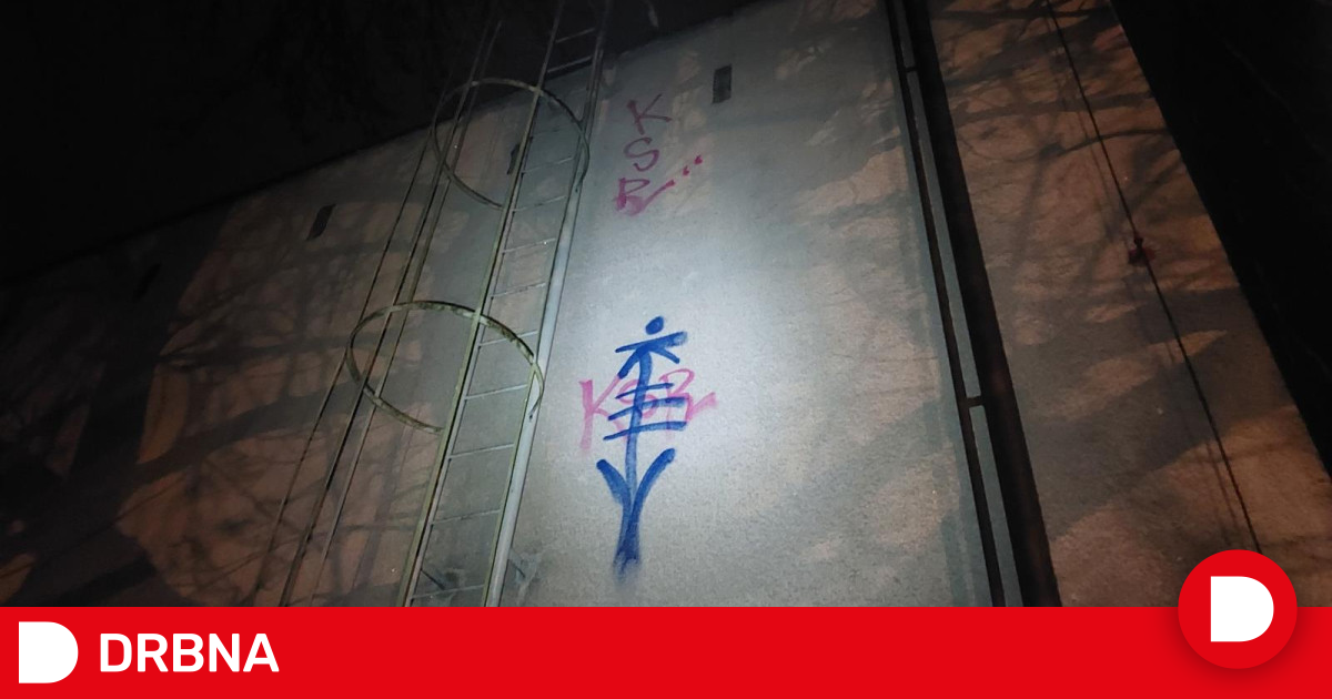 Sprejeři si v Jaroměři nedají pokoj, graffiti v Labské ulici řeší policie