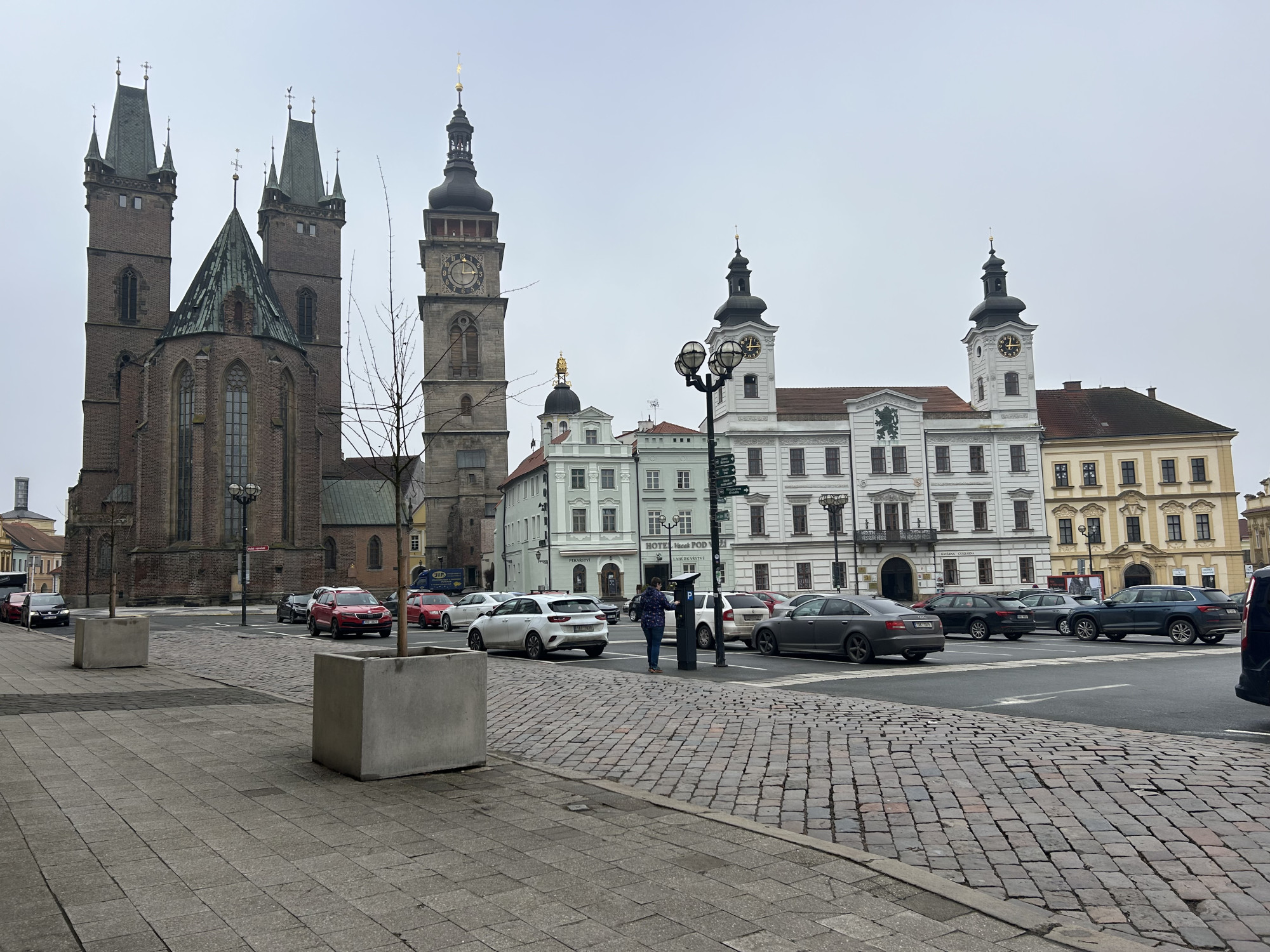 Nechceme na náměstí obří parkoviště. Piráti a Starostové spustili petici